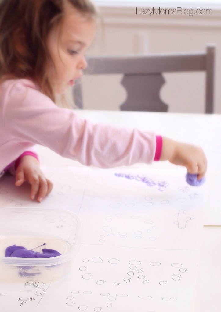 Montessori homeschool: letter tracing with paint. - Joanna Anastasia